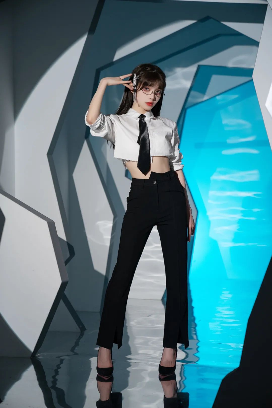 谁说SLG没有妹子？帝国绝色coser大赏，pick你心仪的小姐姐-《重返帝国》正式开启预约！-腾讯游戏