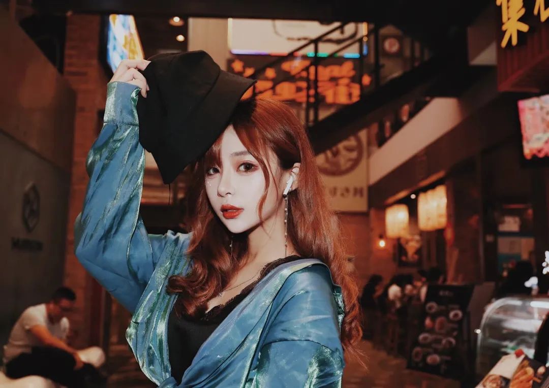 谁说SLG没有妹子？帝国绝色coser大赏，pick你心仪的小姐姐-《重返帝国》正式开启预约！-腾讯游戏