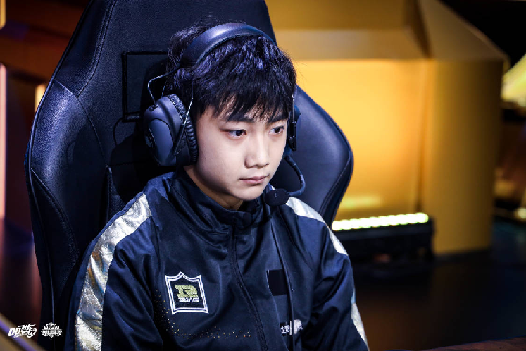 赛事中心 -【赏金赛快讯】RNGM.云海2:0战胜AG.铁头娃 稳扎稳打进军半决赛- QQ飞车手游 - 腾讯游戏